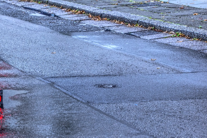 4 Signs You Need to Repair or Replace Your Driveway